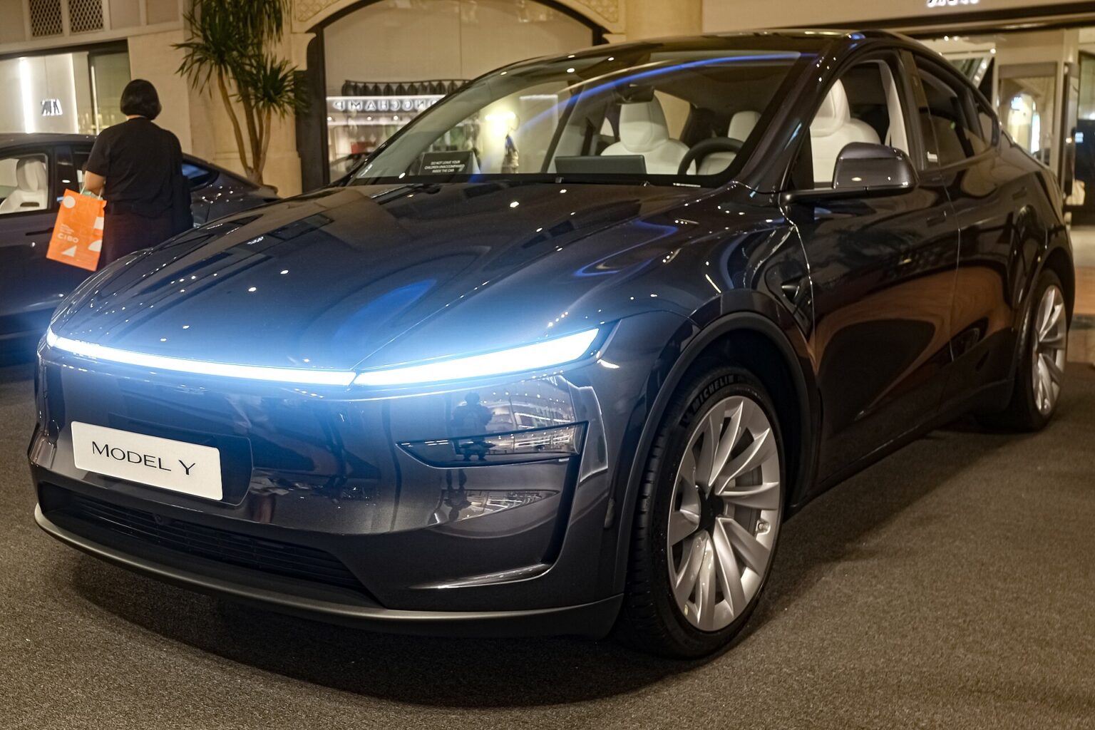 Tesla Model Y vs Hyundai Ioniq 5 2026: Verdict | Car Deal Expert
